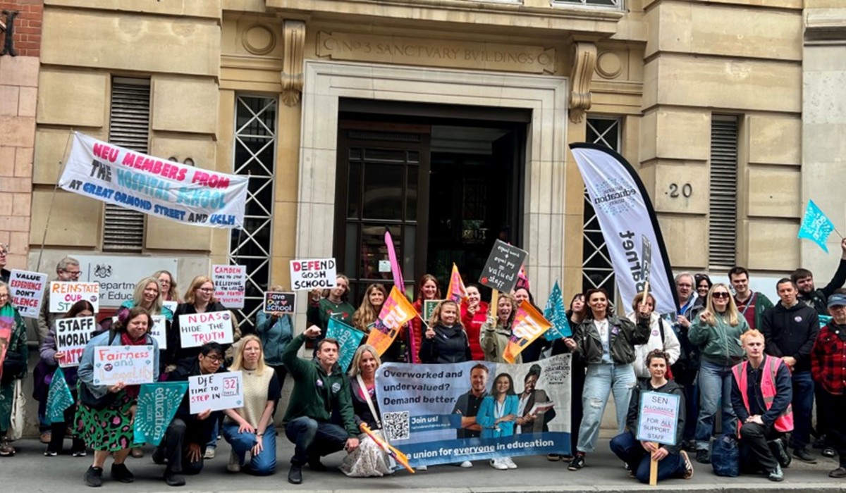 Striking teachers rally against Bridget Phillipson at the Department ...
